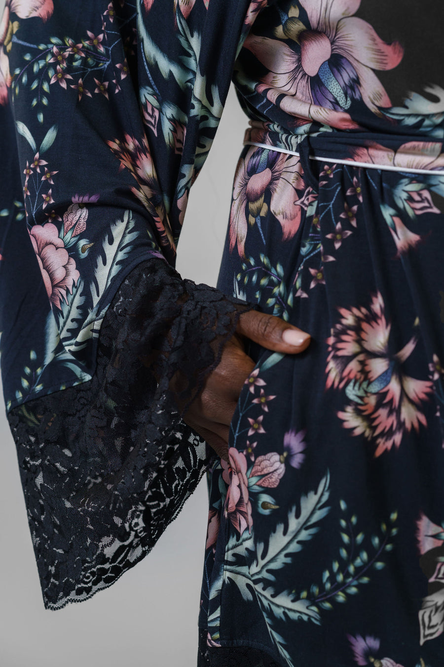 SATIN & LACE SHORT ROBE – AMOUR781